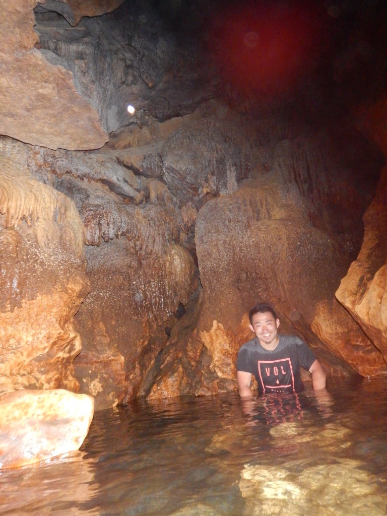 シャルガオ島観光 TAYANGBAN CAVE POOL(洞窟探検)｜ フィリピン現地情報 ｜セブ留学アカデミー